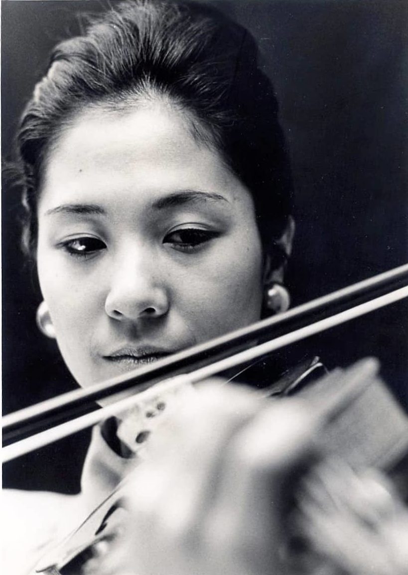 Biography - Hisako Tokue